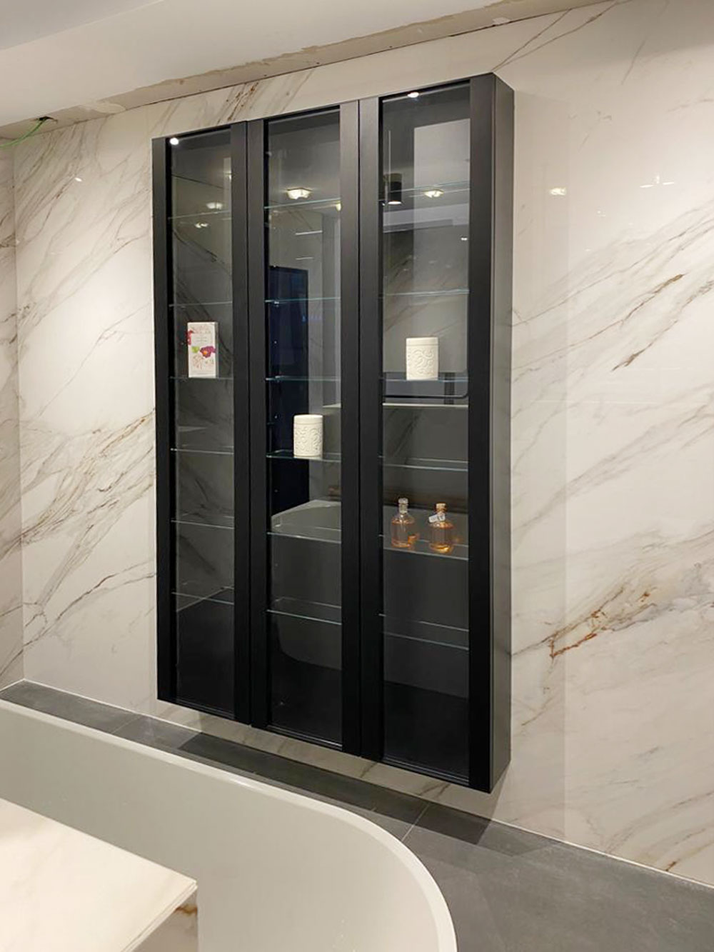 Vitrinas para el baño con luz interior - UNIBAÑO